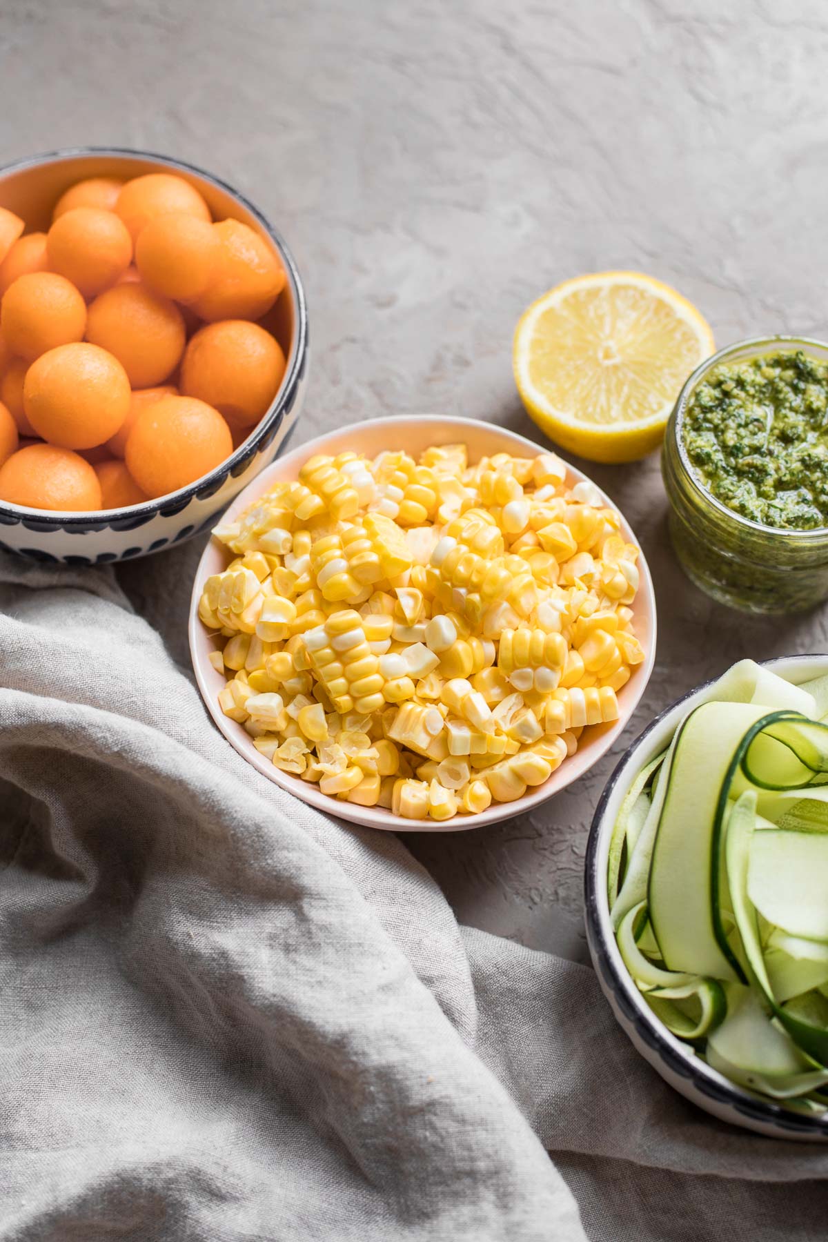 🏅 Salada de melão, milho e abobrinha com pesto de limão